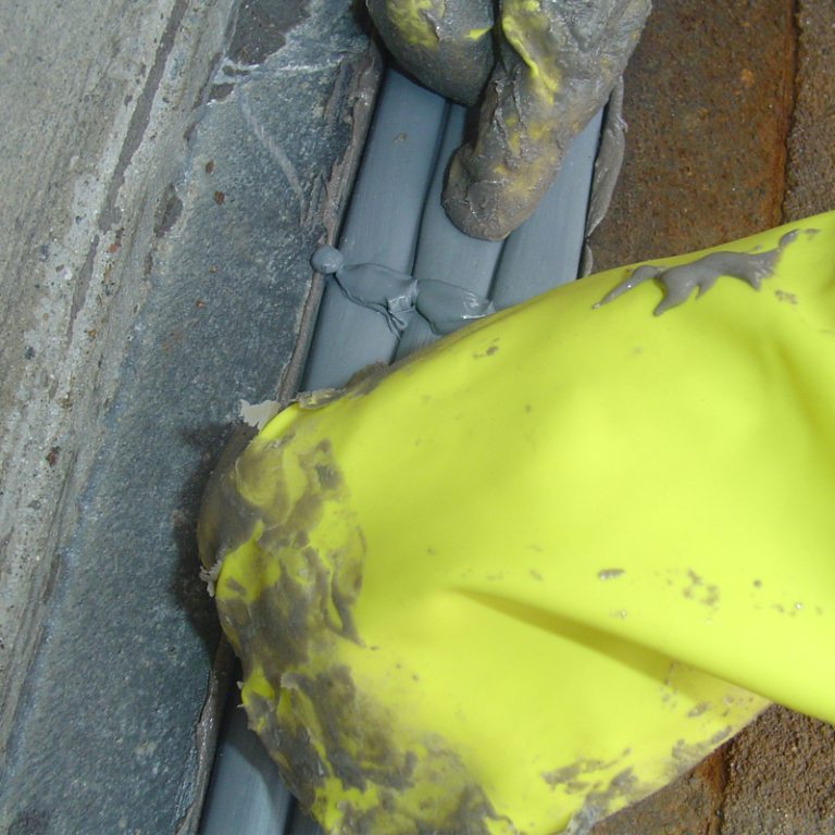 DSM SYSTEM Installation in Metal · Sika Emseal